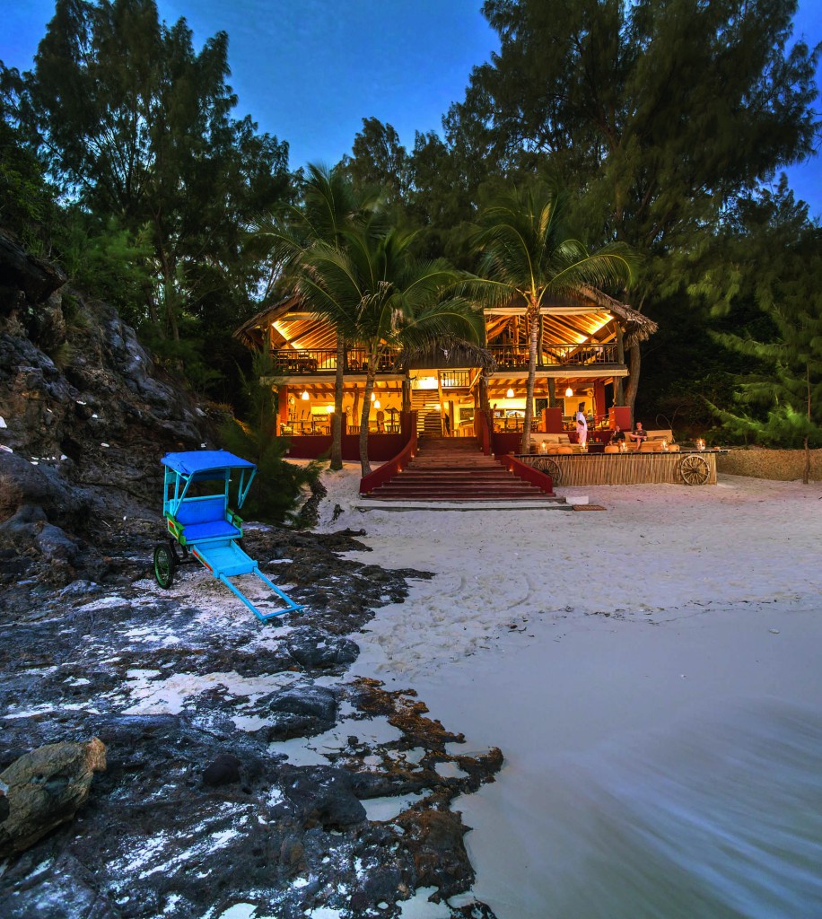 tsarabanjina-madagascar-beachfront-restaurant-1 copia – Viaggio per voi